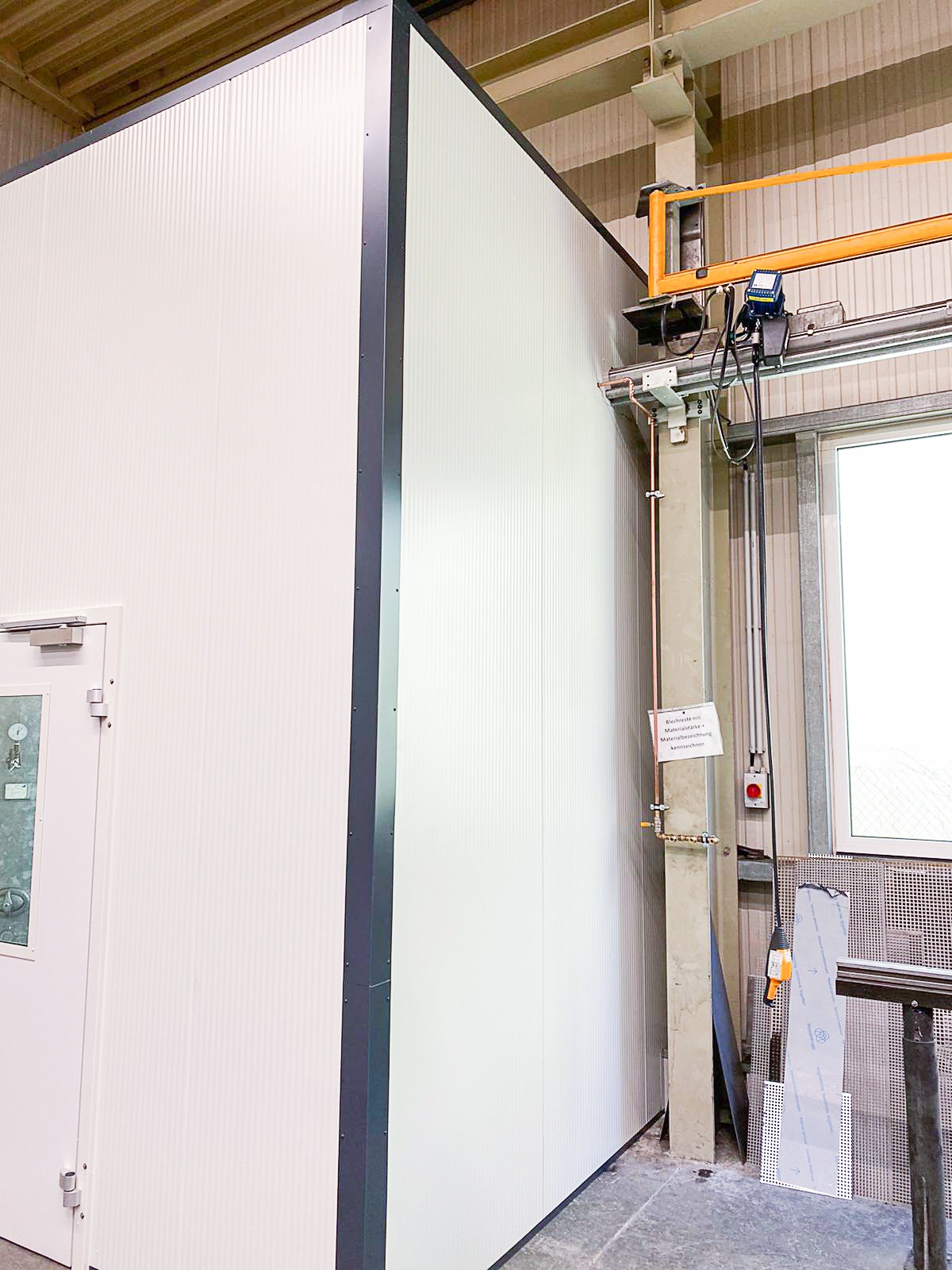 Schallschutzkabine für Kuhmünch Werkzeugbau GmbH | Jansen Holding